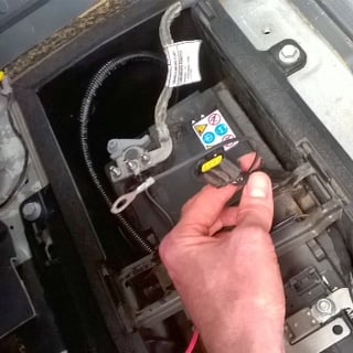loose wire and loom in battery box Citroen relay - Motorhome Matters ...