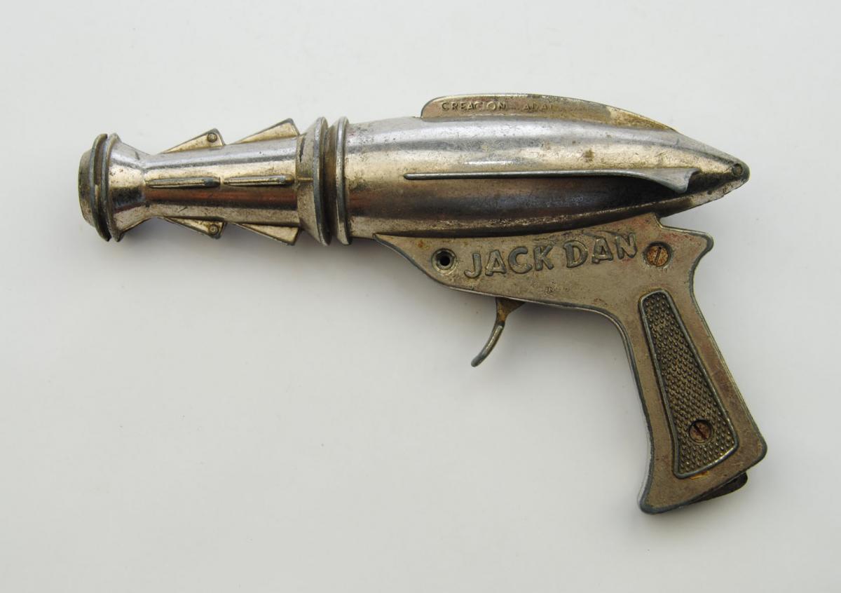 Jack Dan space gun - SPACE GUNS - Alphadrome | Home of the Robots ...