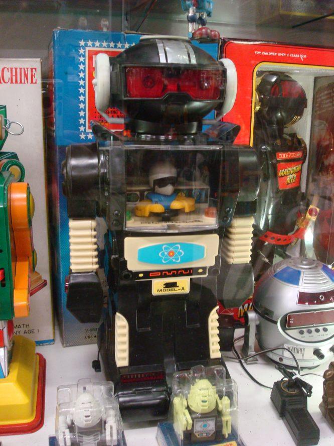 Large Plastic robots then and Now. - ROBOT TALK - Alphadrome | Home of ...