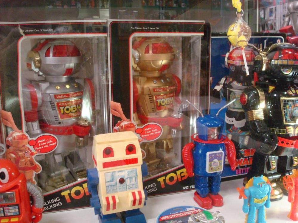 Large Plastic robots then and Now. - ROBOT TALK - Alphadrome | Home of ...
