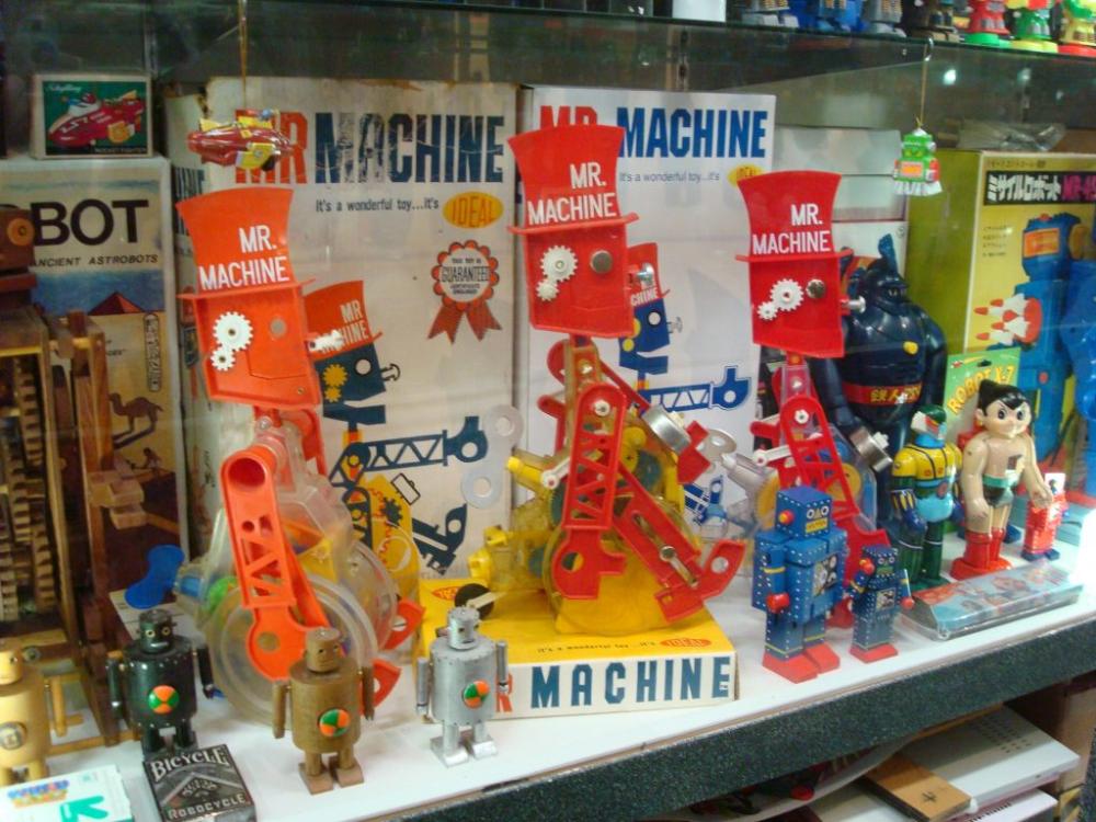 Large Plastic robots then and Now. - ROBOT TALK - Alphadrome | Home of ...