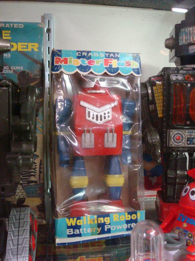 Large Plastic robots then and Now. - ROBOT TALK - Alphadrome | Home of ...
