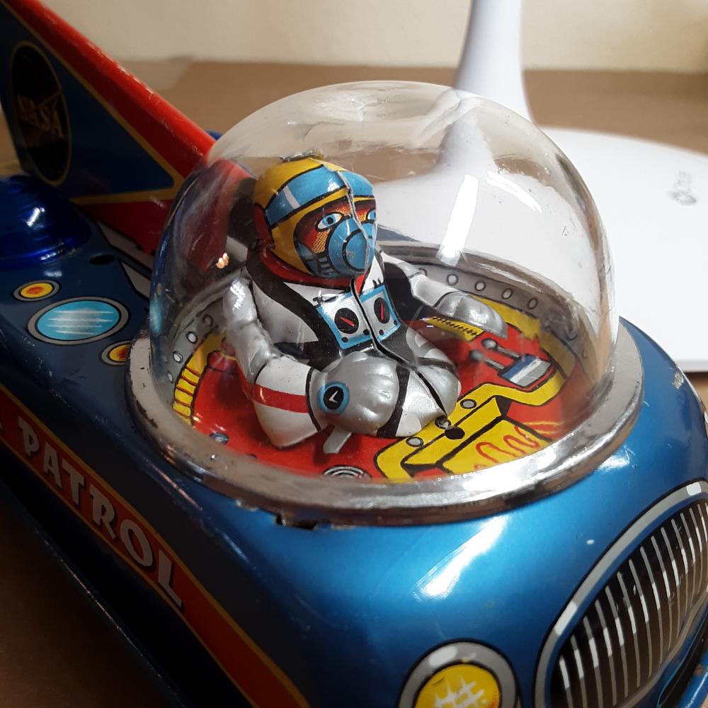 Dome / clear plastic cleaning - - ROBOT TALK - Alphadrome | Home of the ...