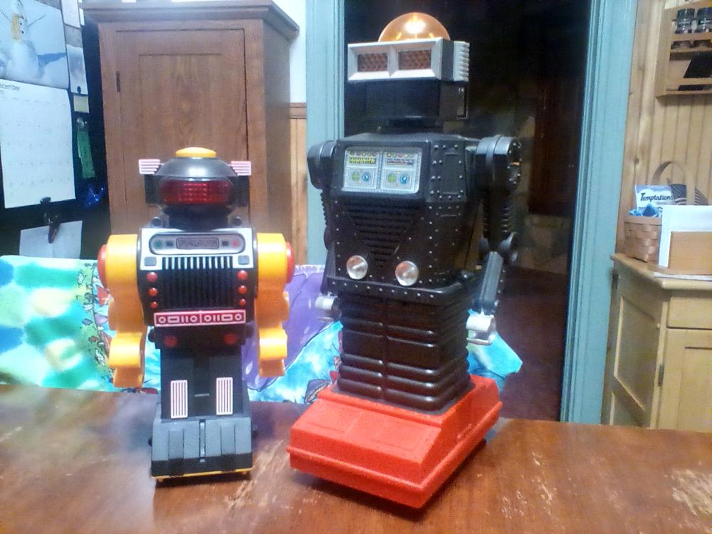 Almost twins - ROBOT TALK - Alphadrome | Home of the Robots | brought ...