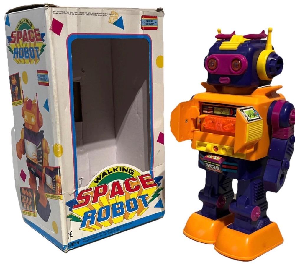 Botoy HK Walking Space Robot - ROBOT TALK - Alphadrome | Home of the ...