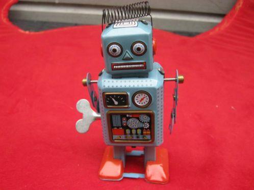 Two wind up robots; old or not? - NEW TO THE MARKET ROBOTS - Alphadrome ...