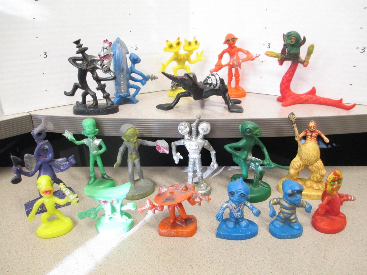 Miller Aliens Set - SPACE PLASTIC - Alphadrome | Home of the Robots ...