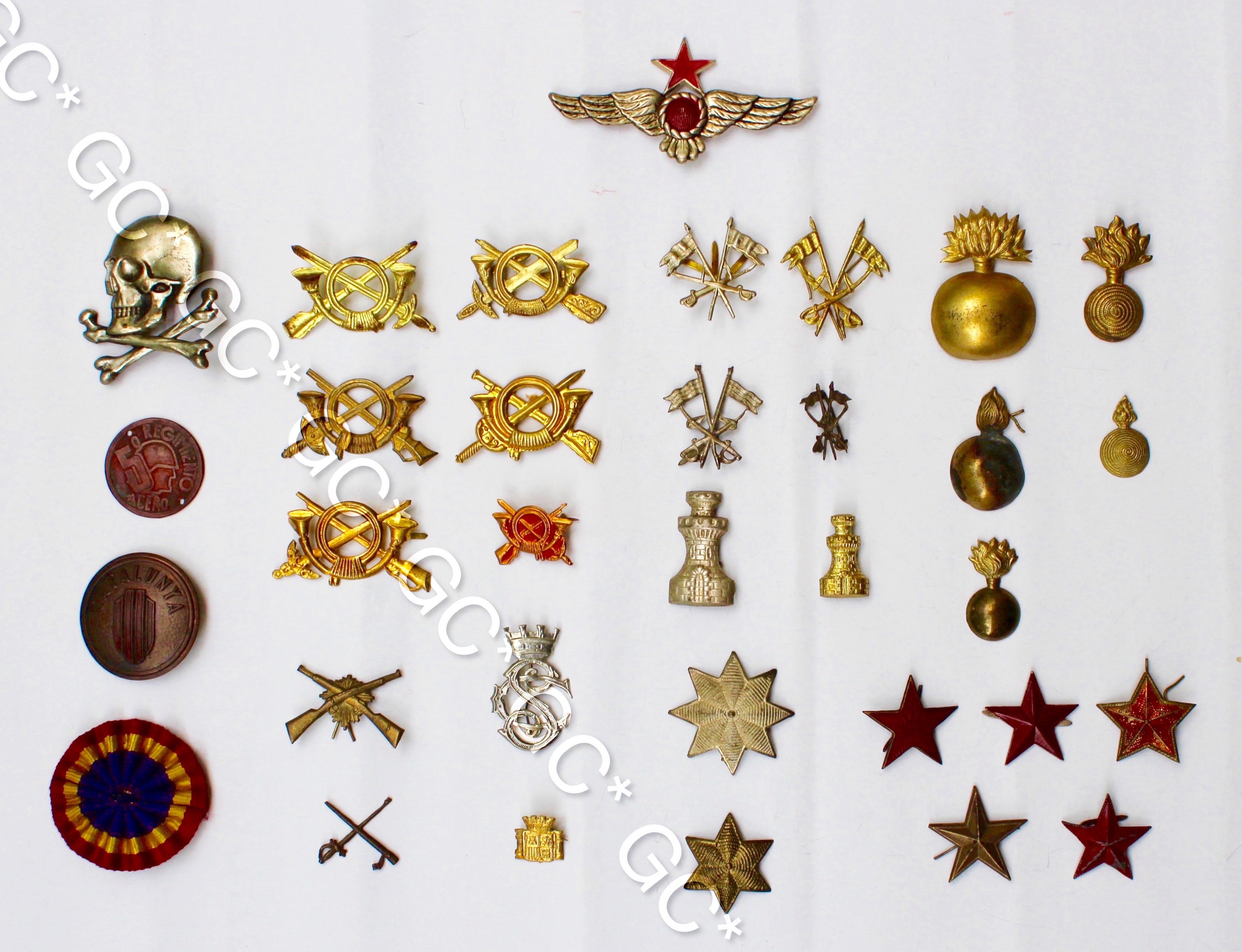 My collection of cap badges of the Second Spanish Republic armed forces ...