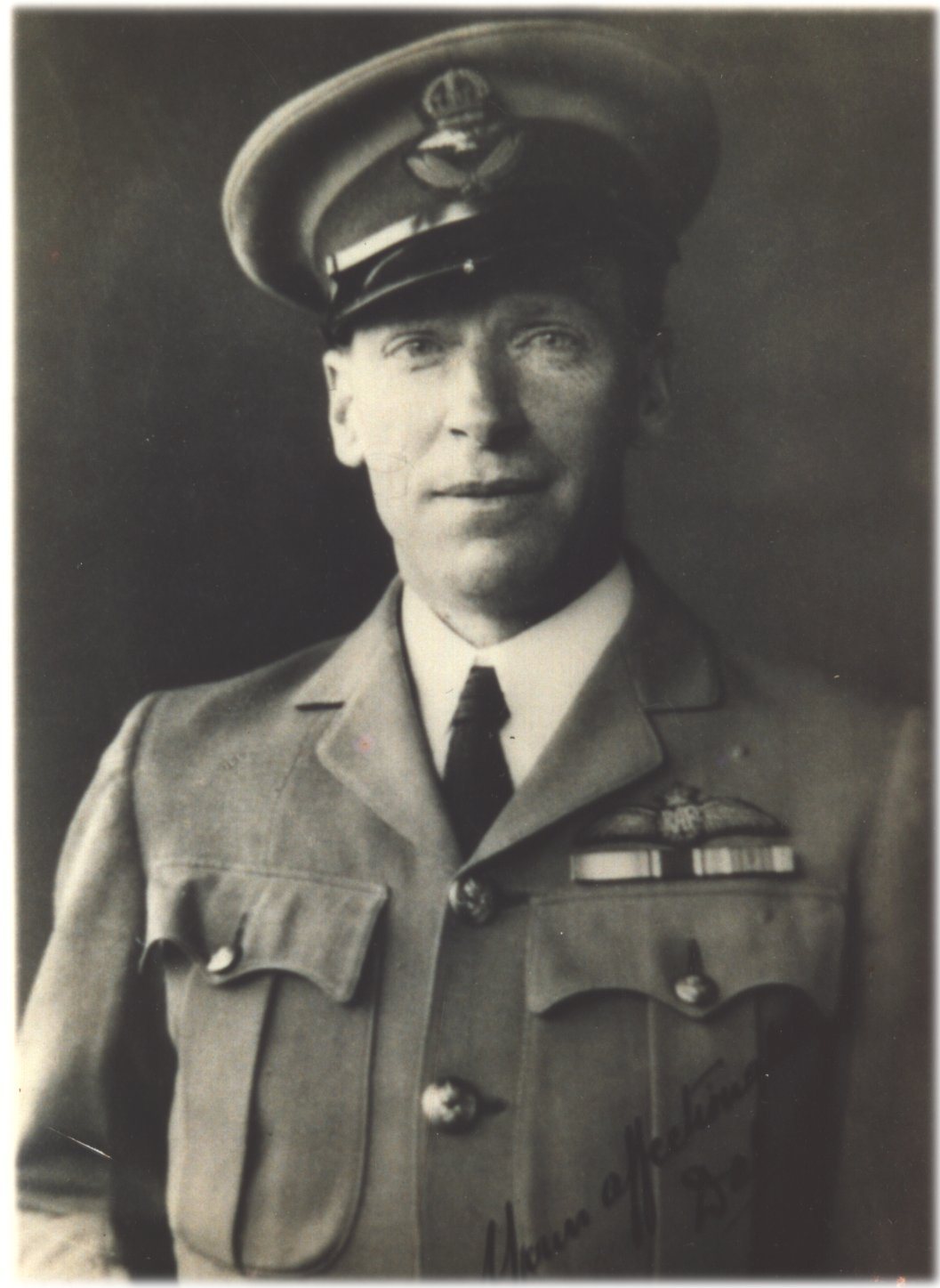 Unknown RFC New Zealand pilot - Commonwealth Realms: Australia & New ...