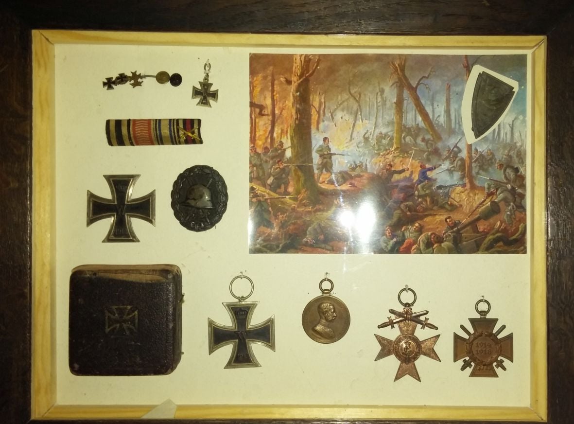 Groups on the wall.... - Germany: Imperial: The Orders, Decorations and ...