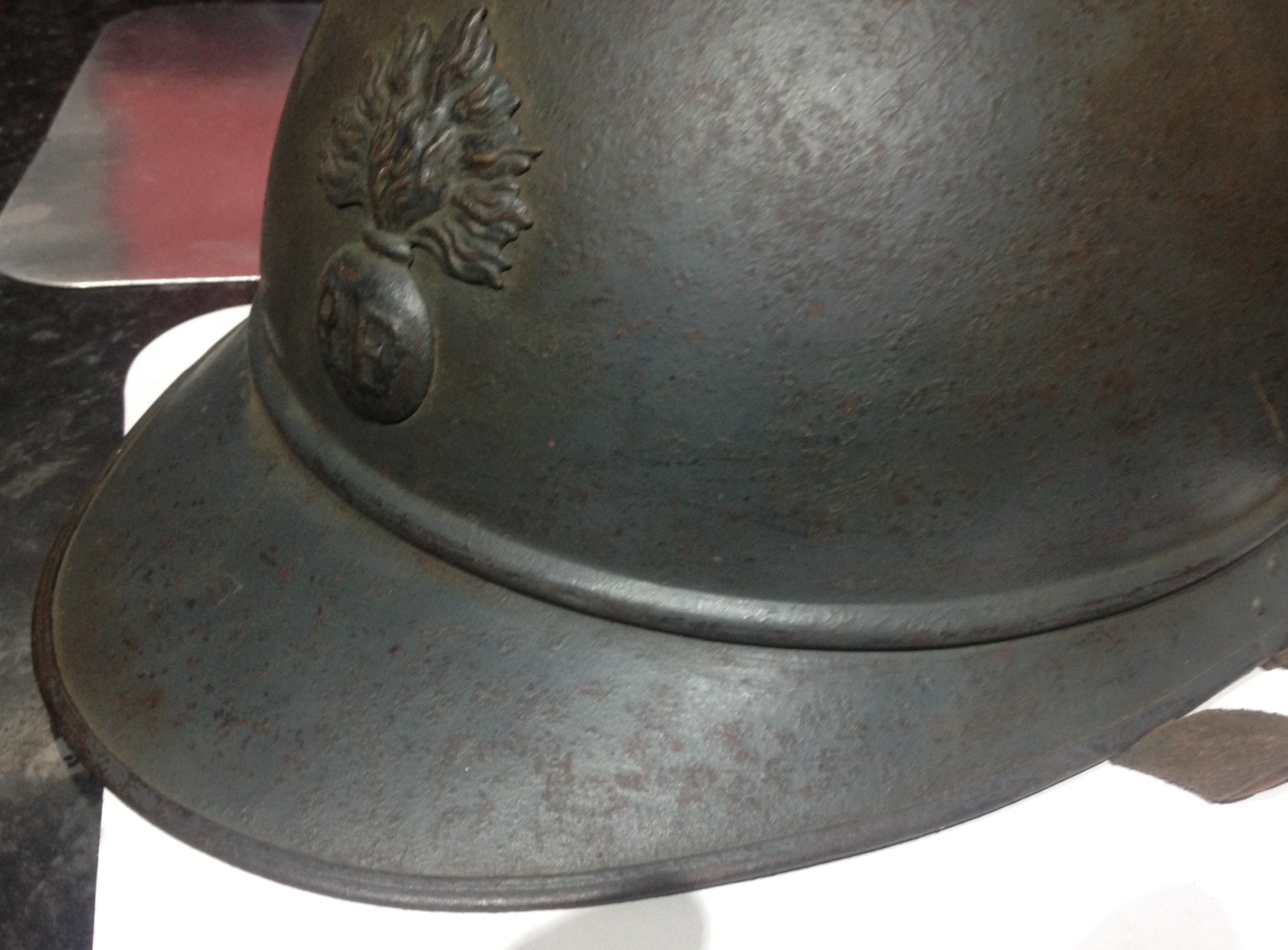 Complete Adrian helmet and a few medals. - France - Gentleman's ...
