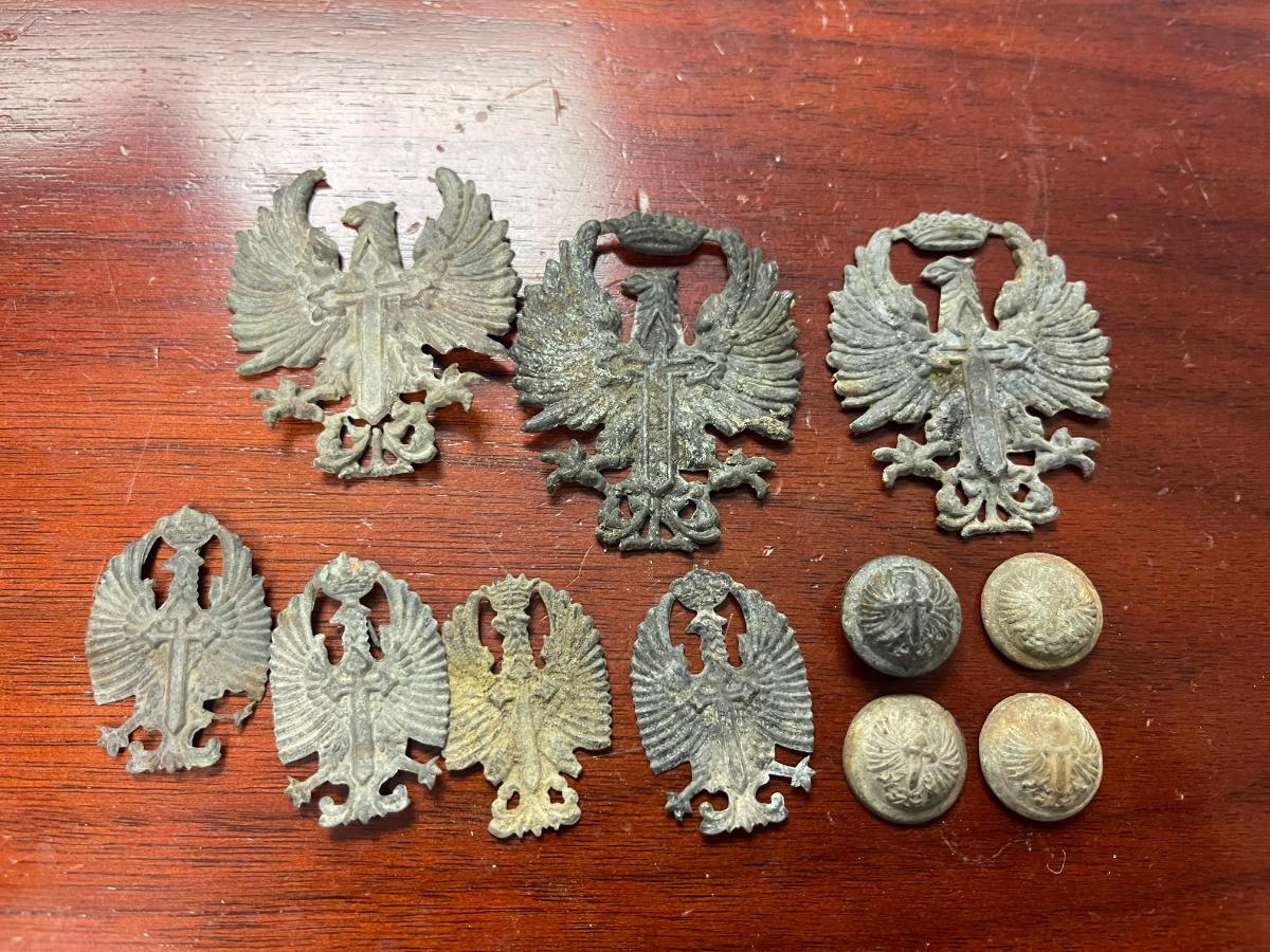 unknown dug Spanish insignia and buttons. Help? - Spain - Gentleman's ...