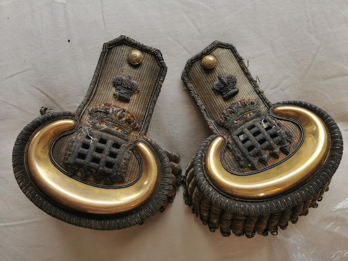 Please help me to ID British Epaulettes - Great Britain: Militaria ...