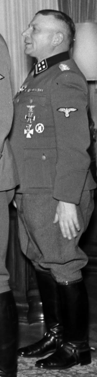 SS-Standartenführer und Oberst der Polizei Max Schimmelpfennig ...