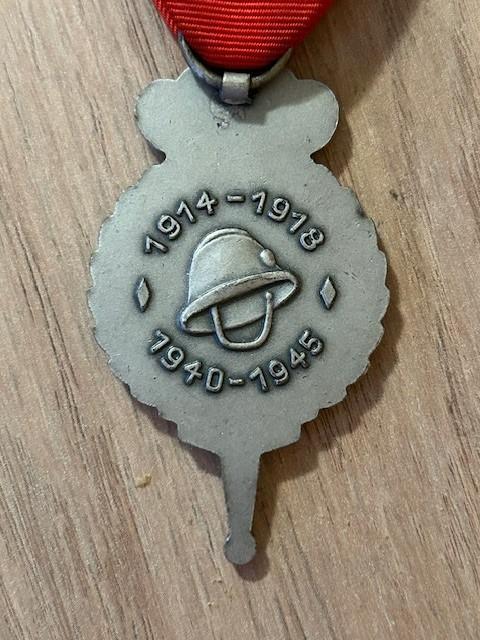 2 Belgian medals (Pro Patria + Commemorative) and maybe a third ...