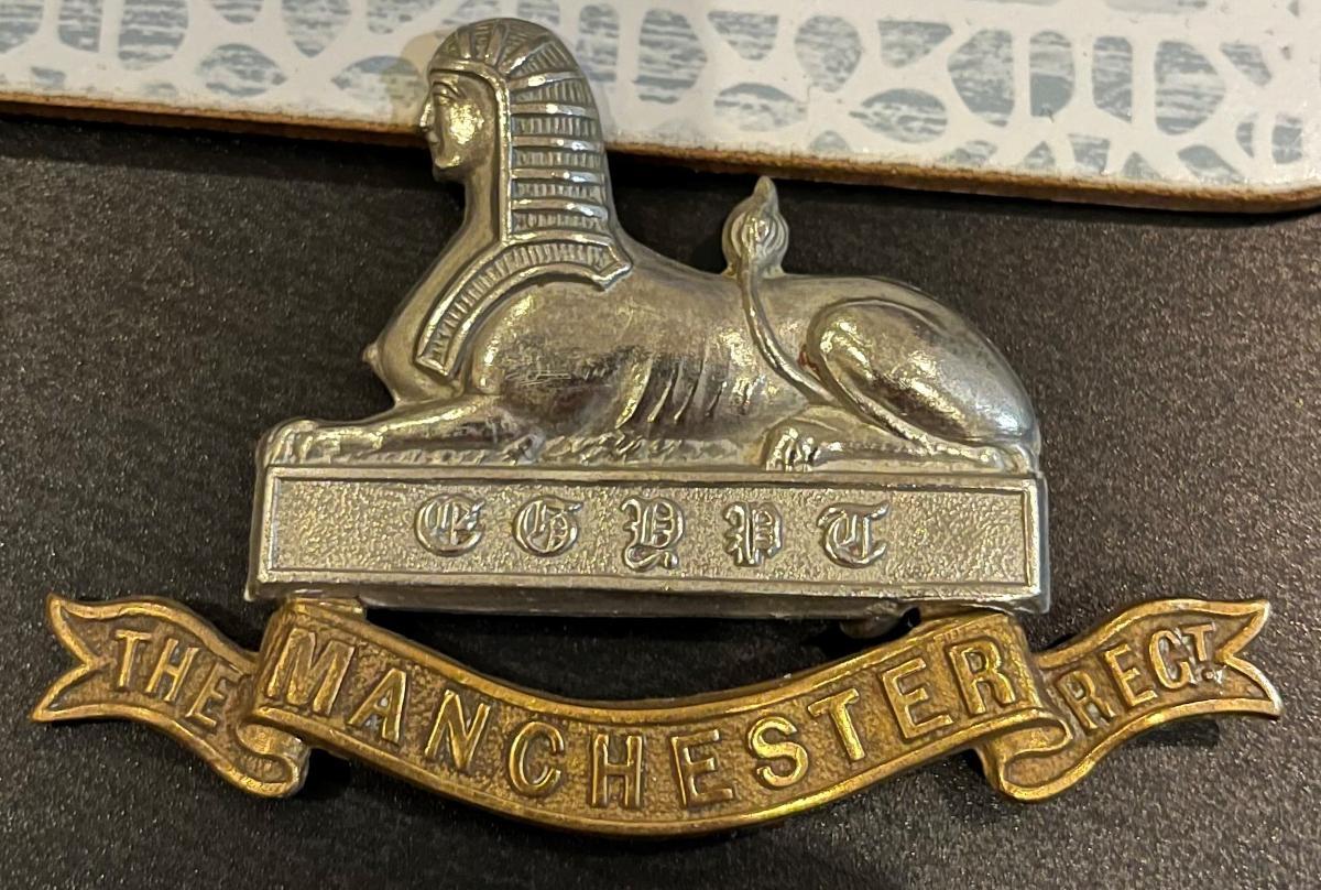 Help identifying era of Manchester Regt cap badge - Great Britain ...