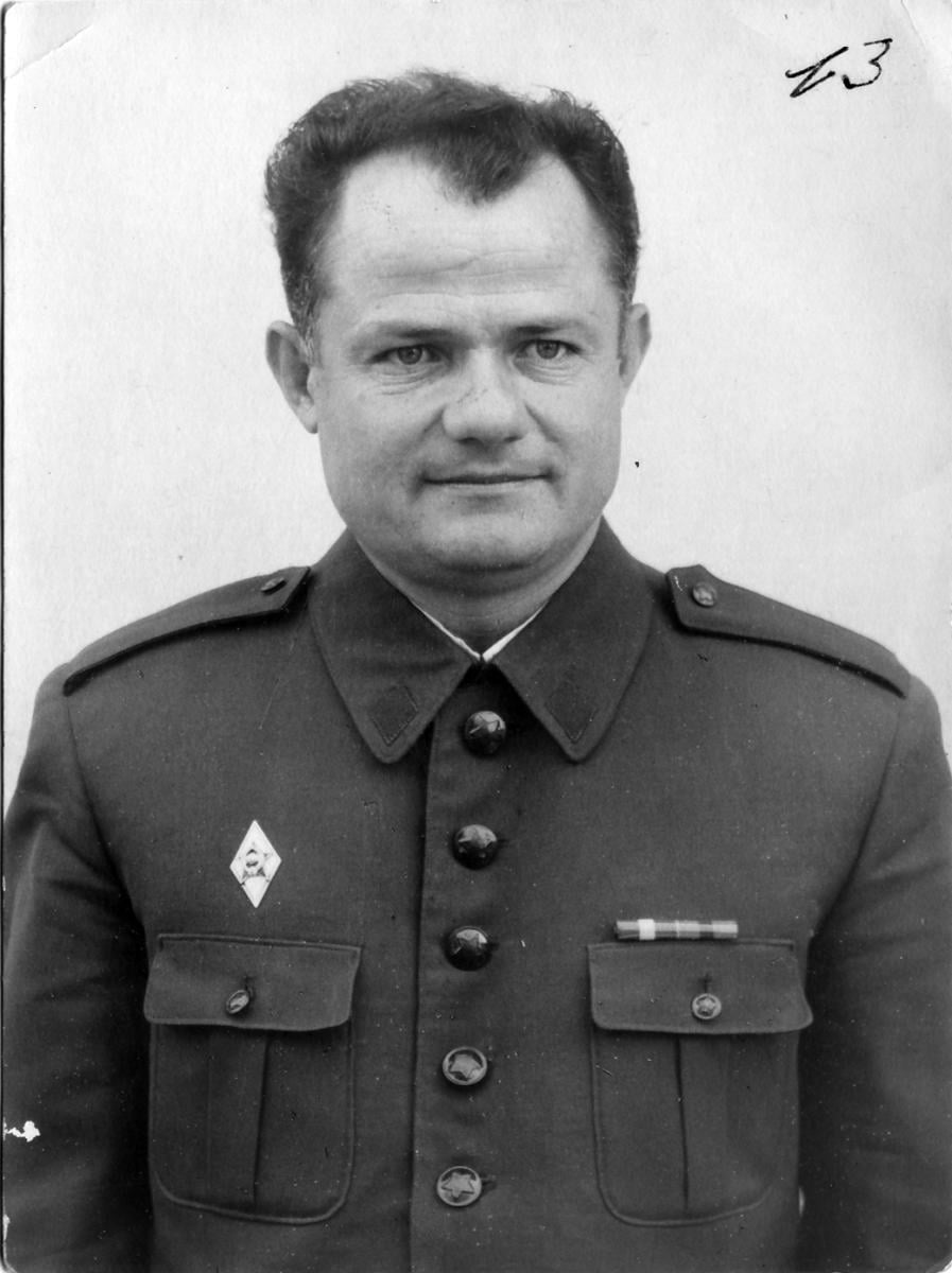 Albanian uniforms with awards post rank abolishment - Southern European ...