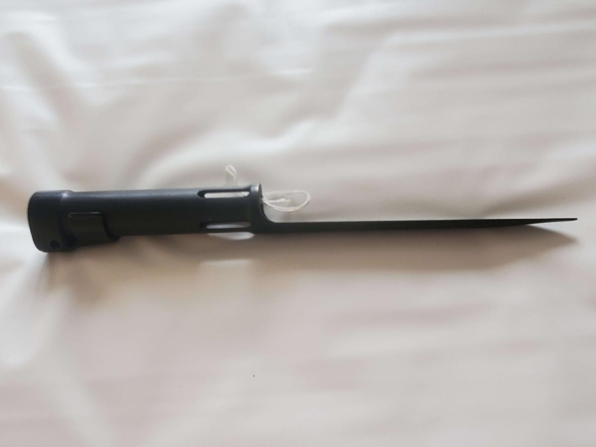 FAL Type C Socket Bayonet - Swords & Edged Weapons - Gentleman's ...