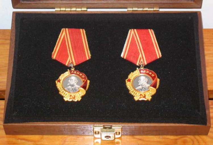 Soviet Orders Displays - USSR: Soviet Orders, Medals & Decorations ...