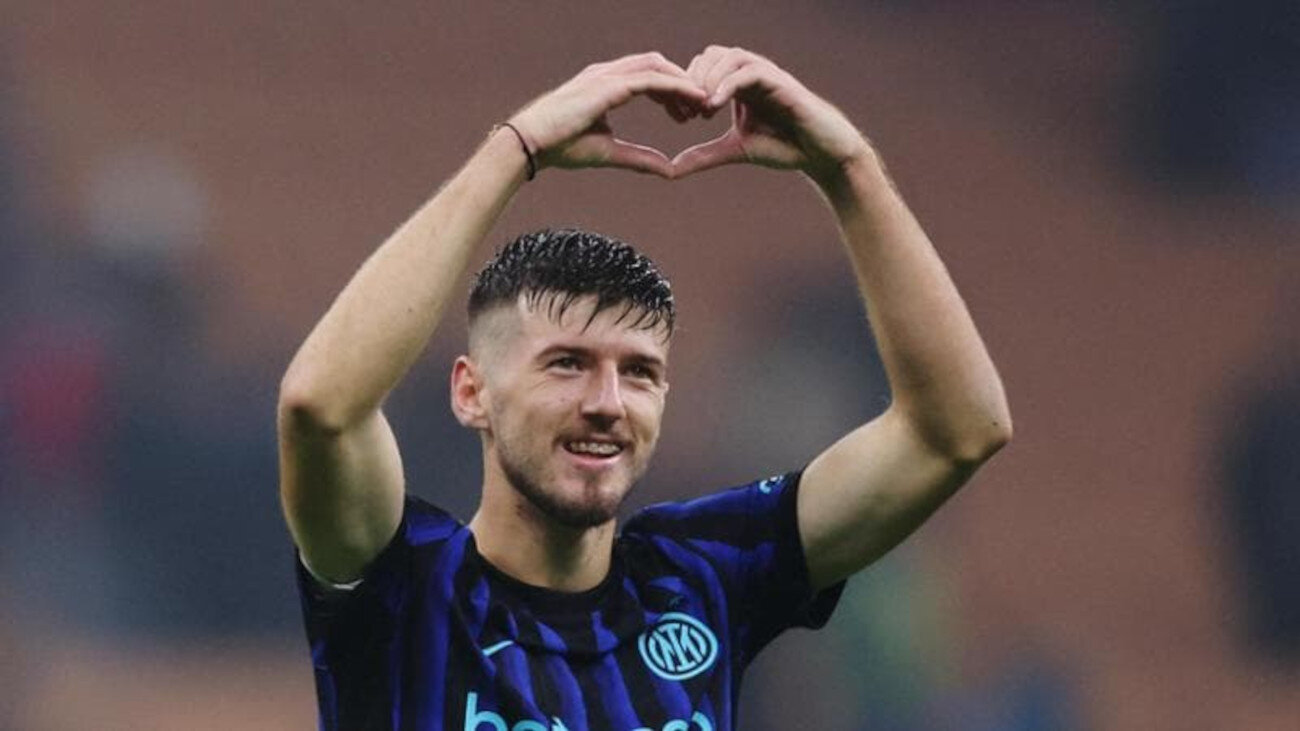 L'Inter présente le nouveau maillot d'avant-match 2025/26 : un hommage ...