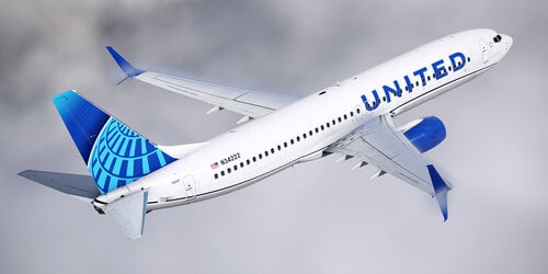 United Airlines N34222 in 8K for v2 - 737-800 - Threshold