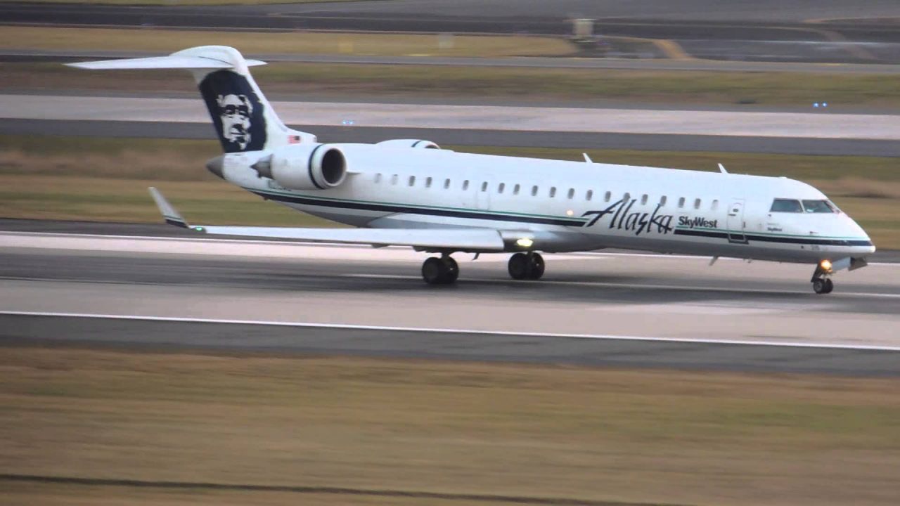 CRJ-700 Paint Kit and Liveries Requests - CRJ-700 - X-Plane.Org Forum