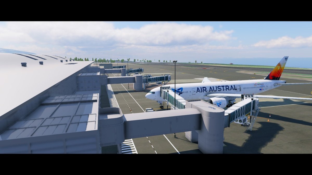 FMEE (La Réunion Roland Garros / St Denis Gillot) Airport - Scenery ...