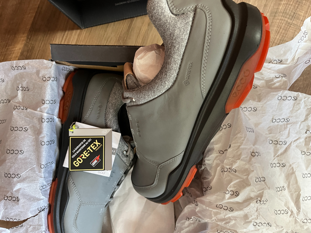New Vessel VLS bag, 2 Fuji Ventus Black shafts, ecco shoes, TSi3 head ...