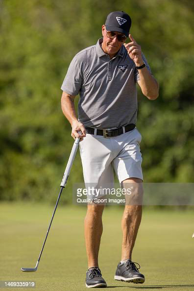 Phil putter grip at mayakoba longer version of wristlock? - Tour and ...