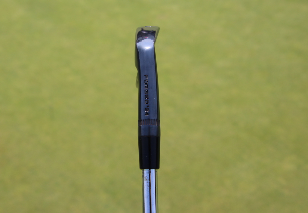 In-hand photos of Chris Kirk's custom "Gun Blue" Callaway Apex MB irons ...