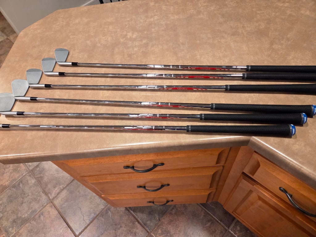 ALMOST FREE !!! ..............Scotty Cameron ( OEM factory @ 33" ) Phantom
