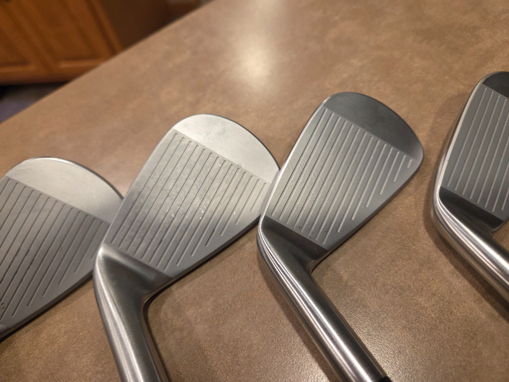 ALMOST FREE !!! ..............Scotty Cameron ( OEM factory @ 33" ) Phantom