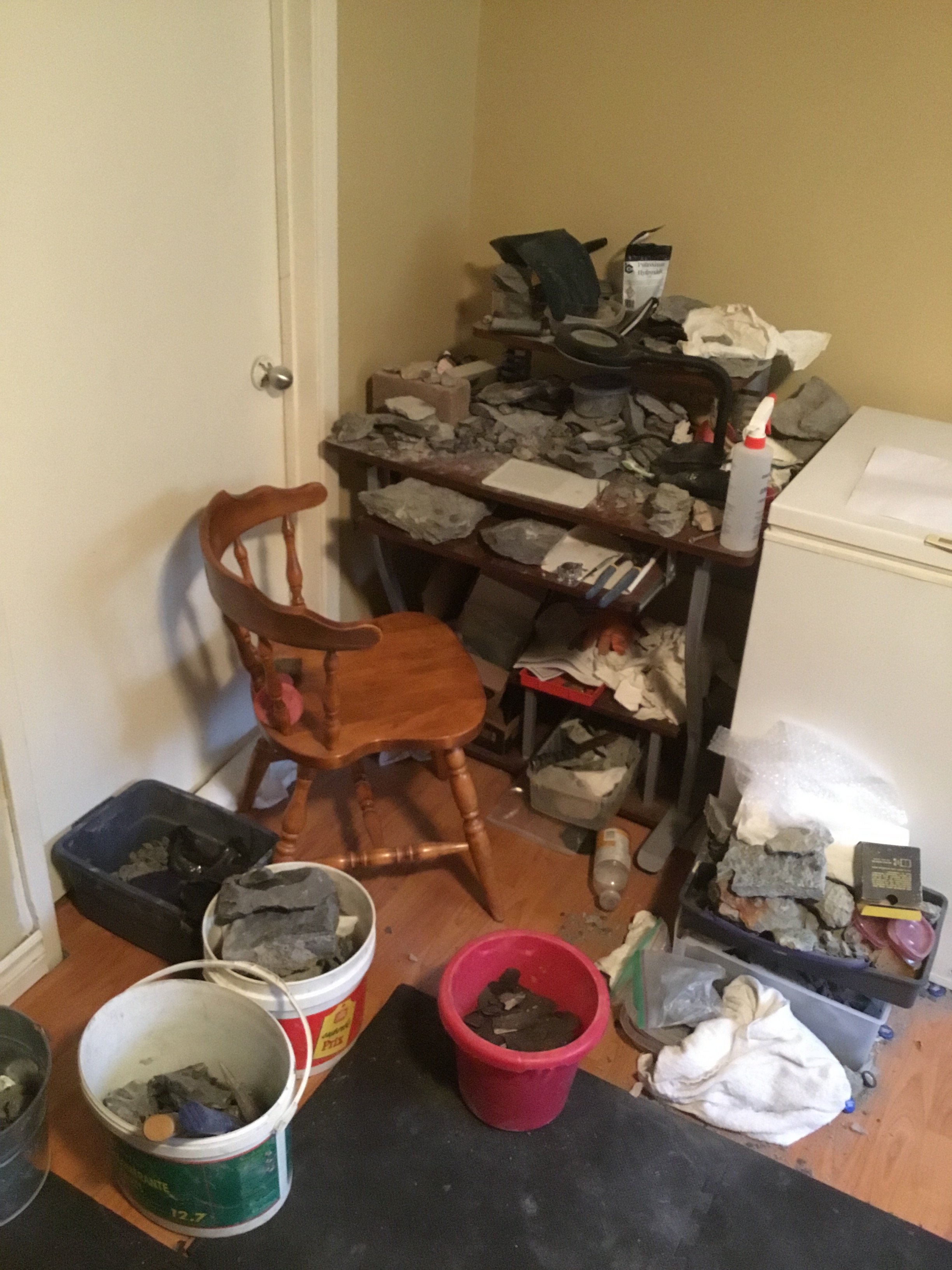 One messy prep bench!!! - Fossil Preparation - The Fossil Forum