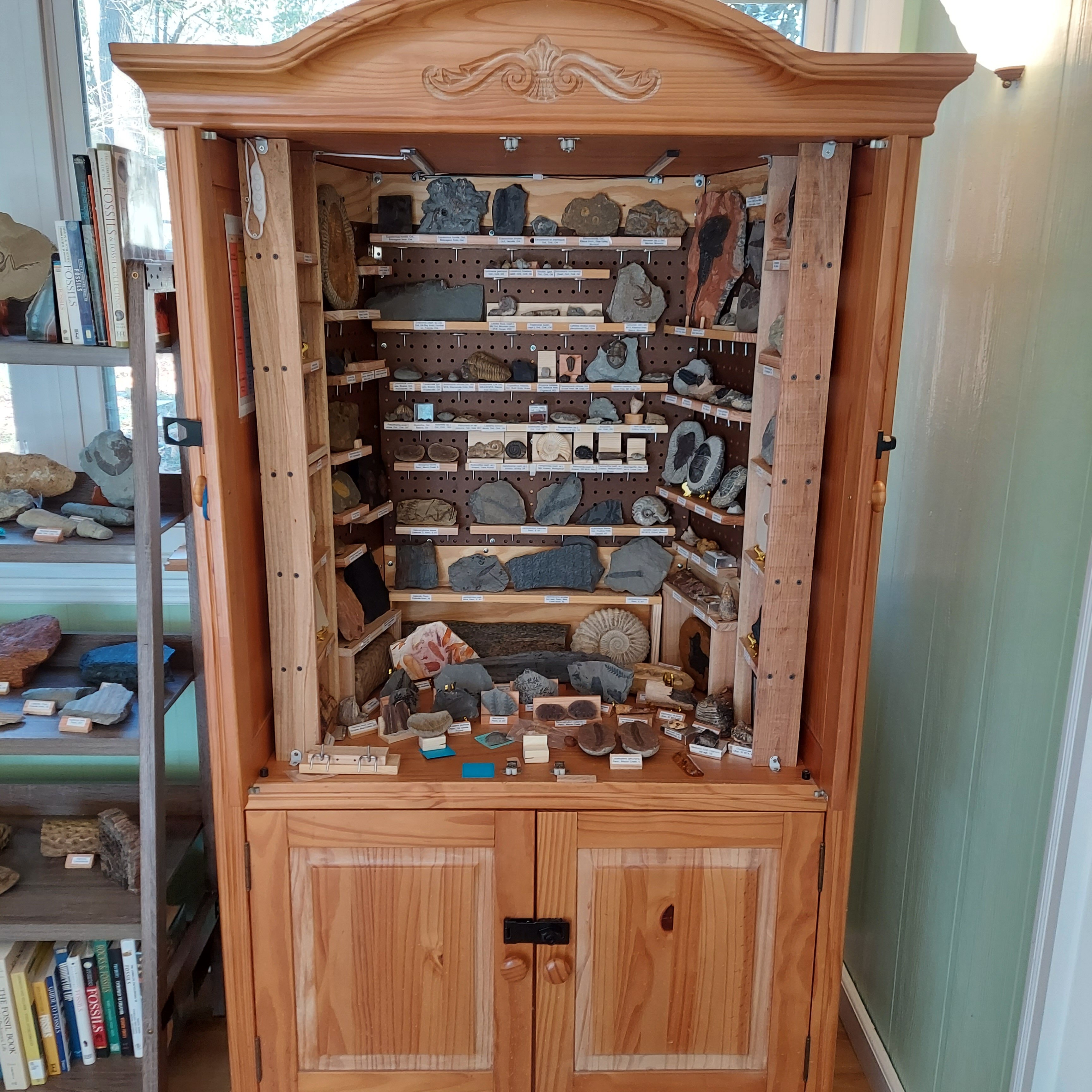 CRT cabinet display for space-challenged fossil collectors - General ...
