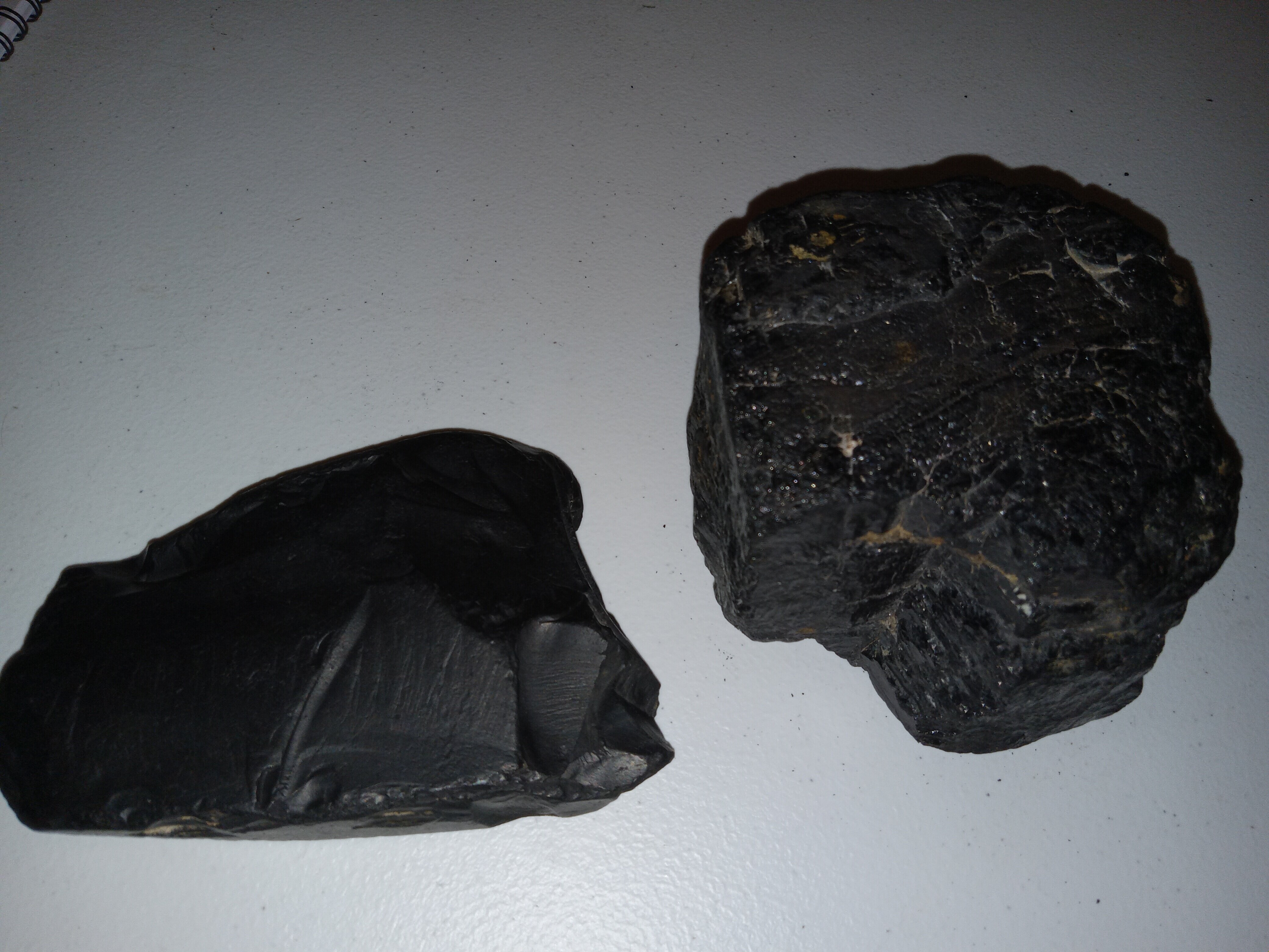 Need an ID on this black rock (Western New York) - Rocks & Minerals ...