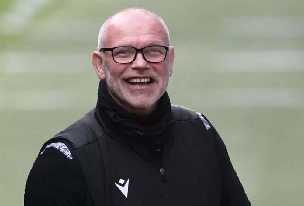 Super Hanlon's managerial debut (Han-ball) for Raith Rovers v bogey ...