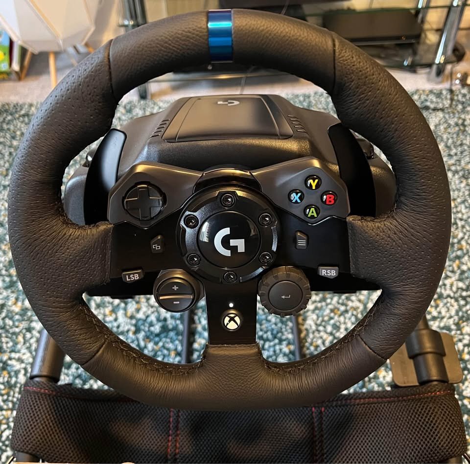 Logitech G923 for Xbox/PC - Bundle with Playseat Challenge Gaming Chair ...