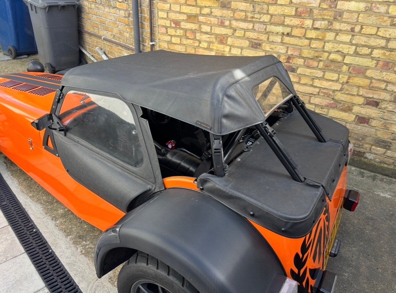 Standard roll bar half hood on FIA trackday bar - TechTalk - Caterham ...
