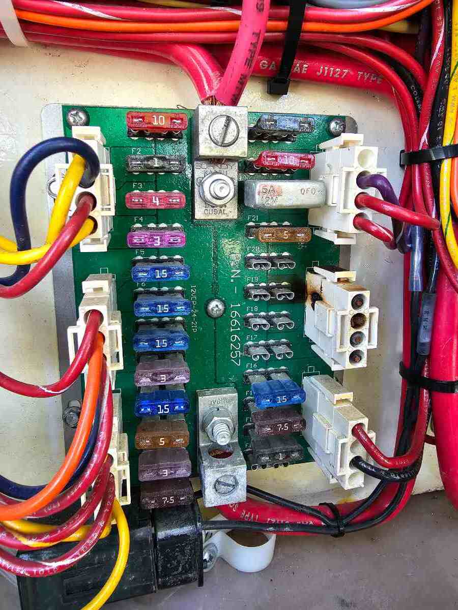 2003 Monaco Dynasty Baronness Electrick Control Fuse Circuit Board ...