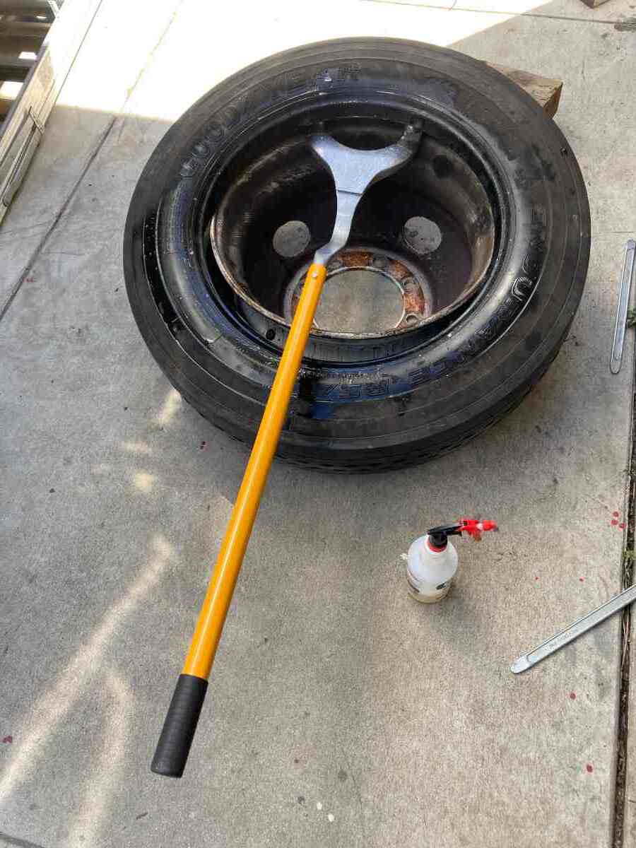 Tire Mount Demount tool works on my 255/70R22.5 GY Endurance. - Chassis ...