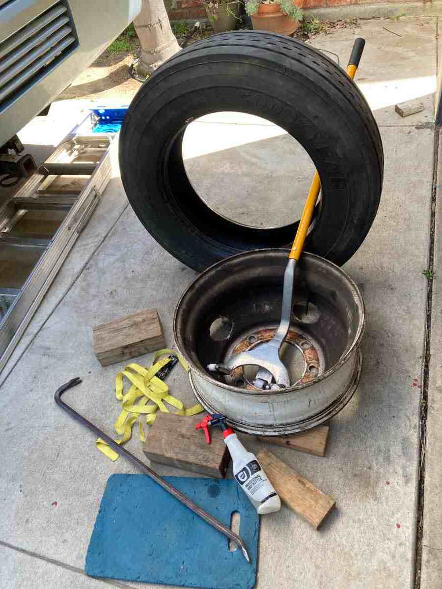 Tire Mount Demount tool works on my 255/70R22.5 GY Endurance. - Chassis ...