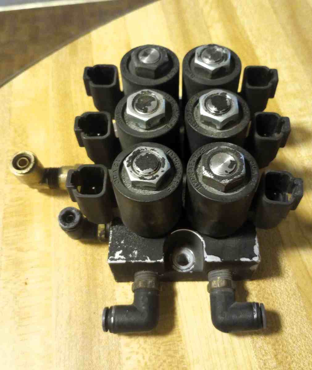 Valid Air Leveling Manifold - Front 6 pack - For Sale: Parts ...