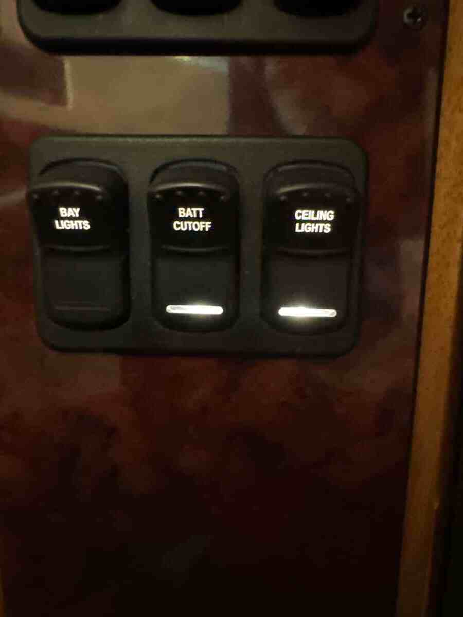 Battery cutoff switch inside coach - Batteries - Monacoers