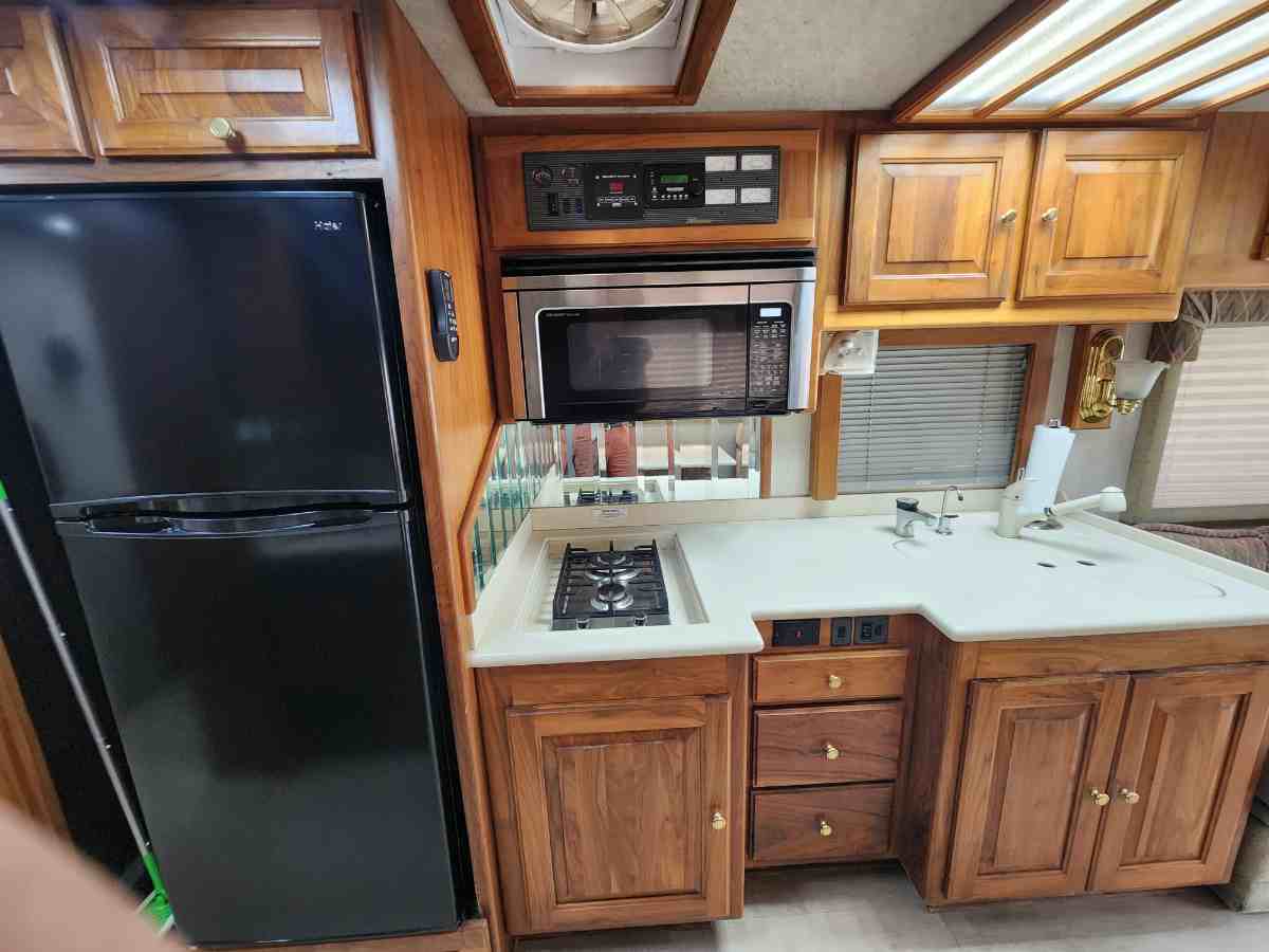 1993 40' Monaco Crown Royale Signature Series with Admiral floor plan ...