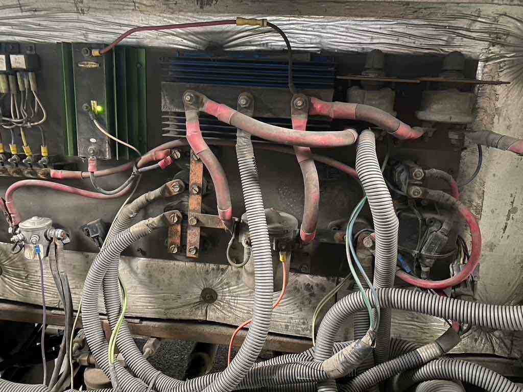 1997 Windsor Electrical Identification - Batteries - Monacoers