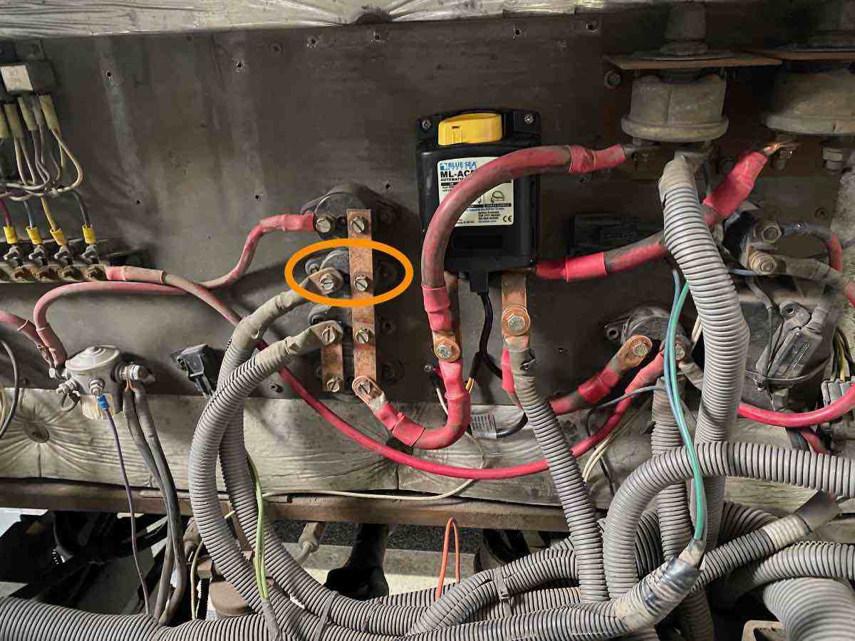 1997 Windsor Electrical Identification - Batteries - Monacoers
