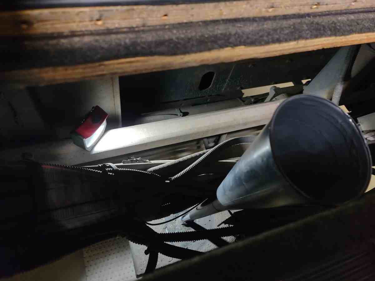 HWH Hydraulic Fluid Service - Body, Awning, Roof, Slides, & Steps ...