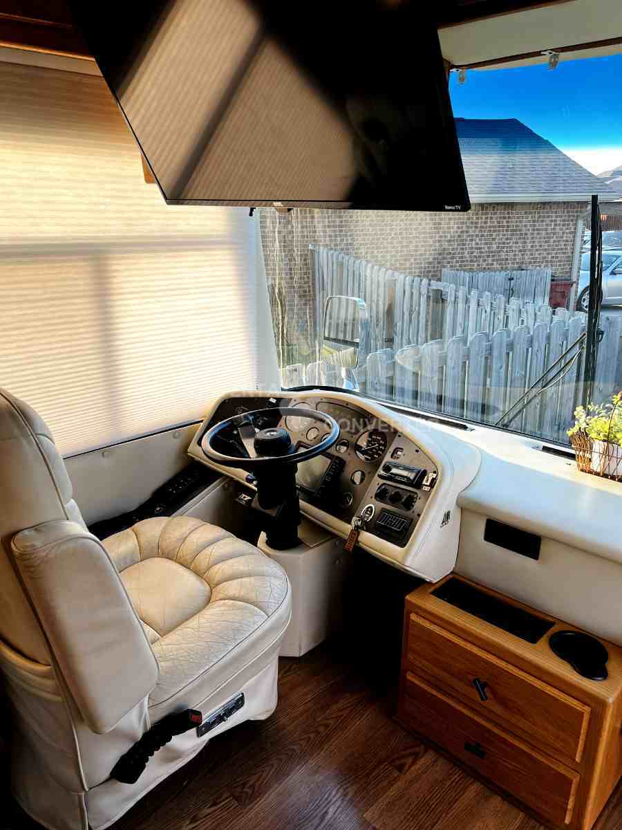 1998 Monaco Dynasty Duke – 38' Wide Body, No Slide. Clean Title in Hand ...