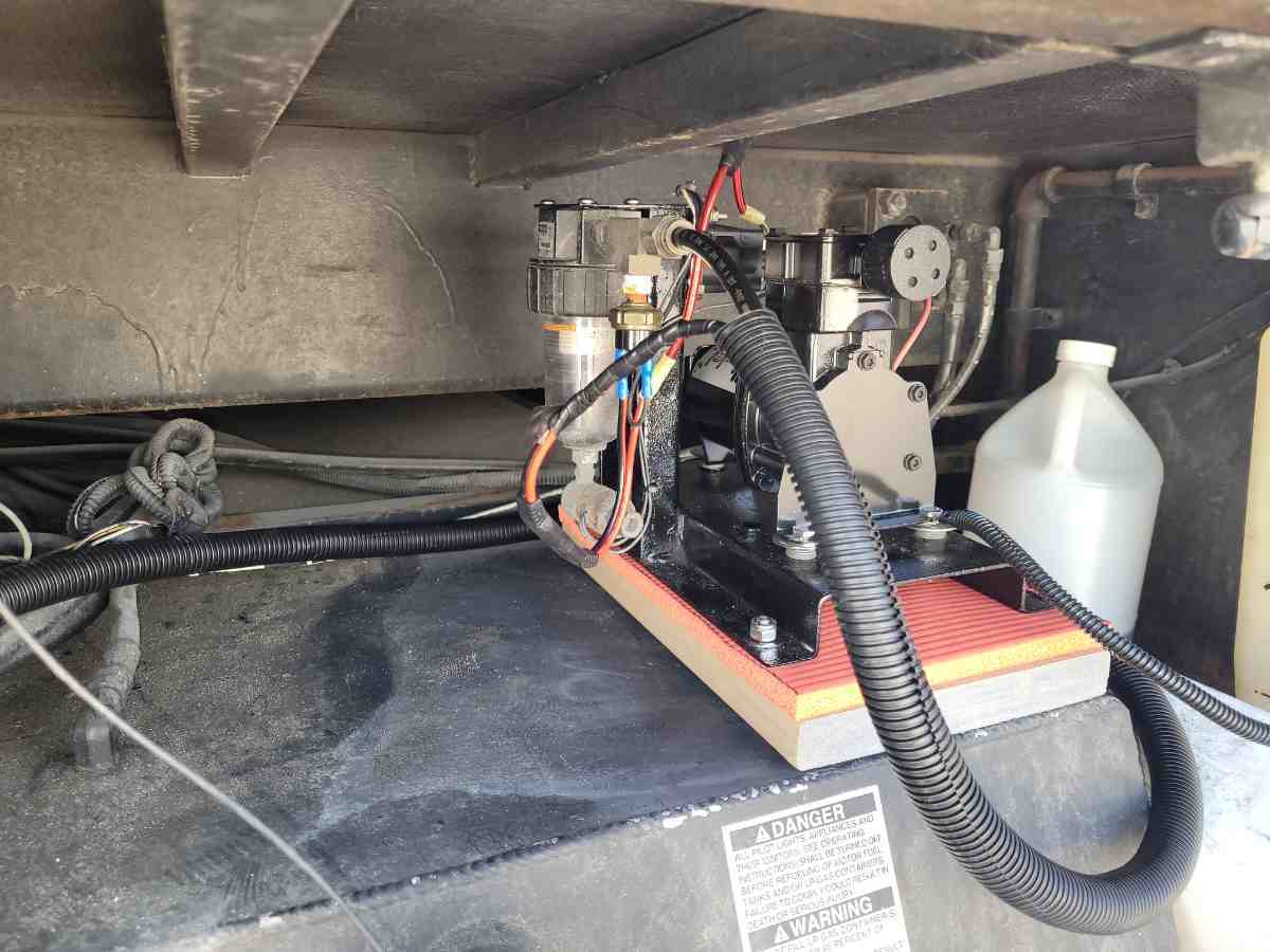 Rebuild and Relocate HWH Auxillary Air Leveling System - 06 Dynasty ...