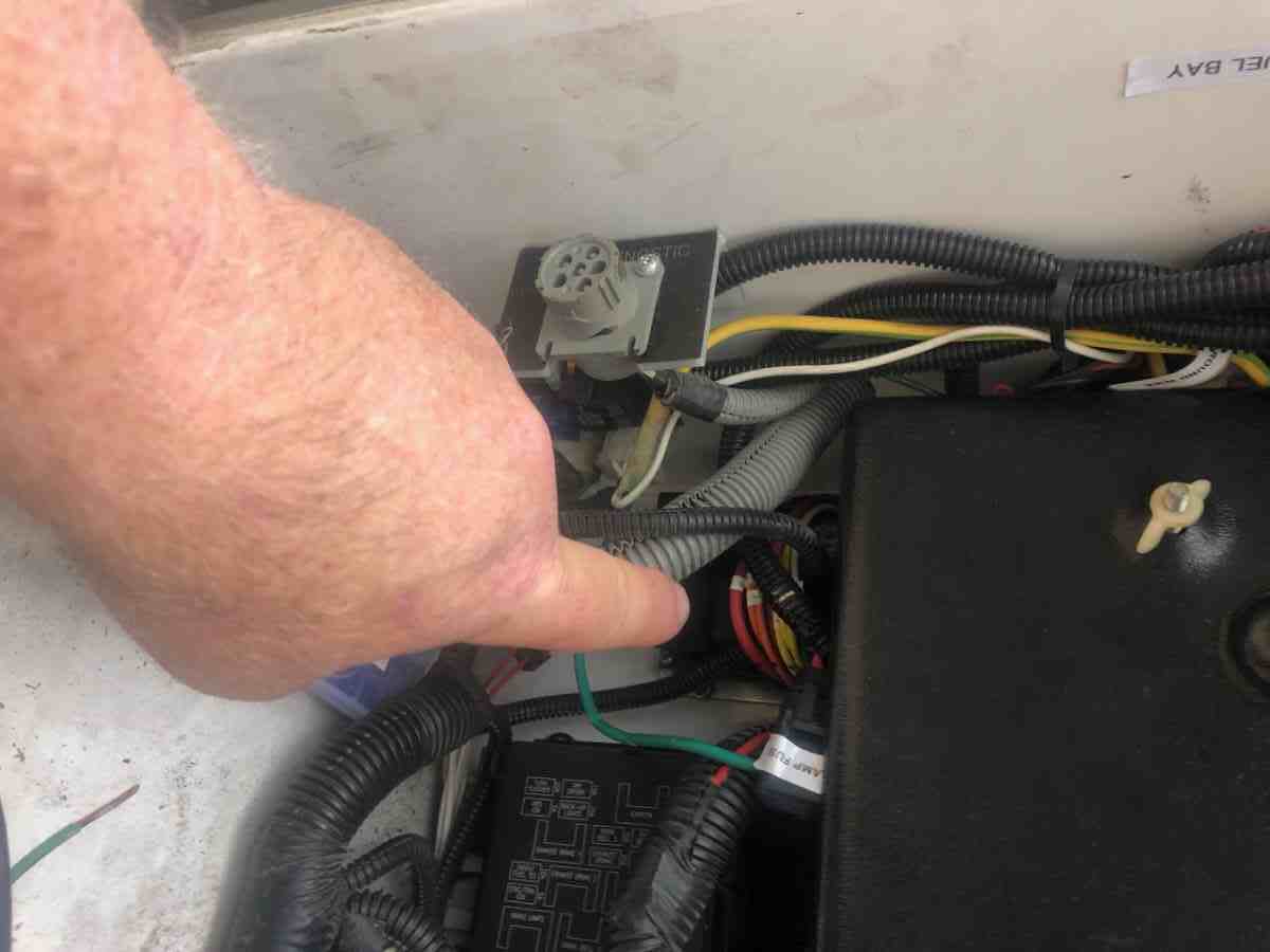 2002 Windsor; Inoperative Generator Slide. Help. Thanks. - Body, Awning ...